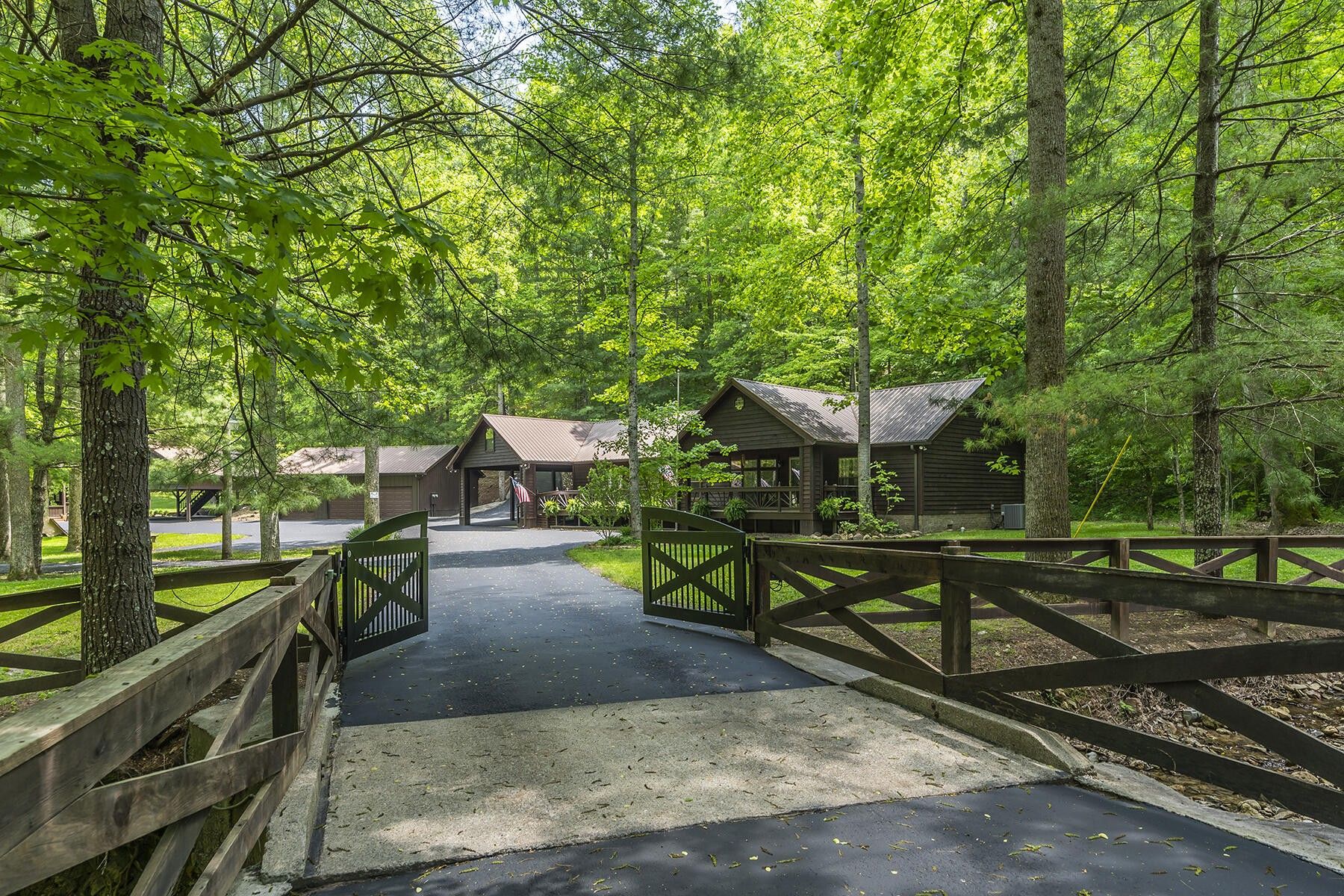 26 Acres, 7146/7148 Brindle Ridge Road, Climax, KY 40456 | Land and Farm