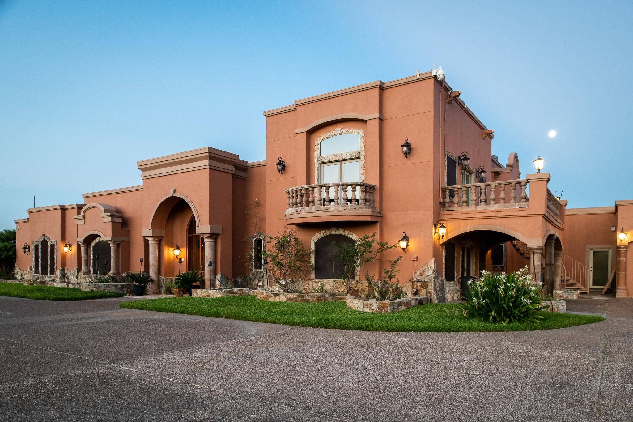 152 acres in Laredo, TX, 78045 | Land and Farm