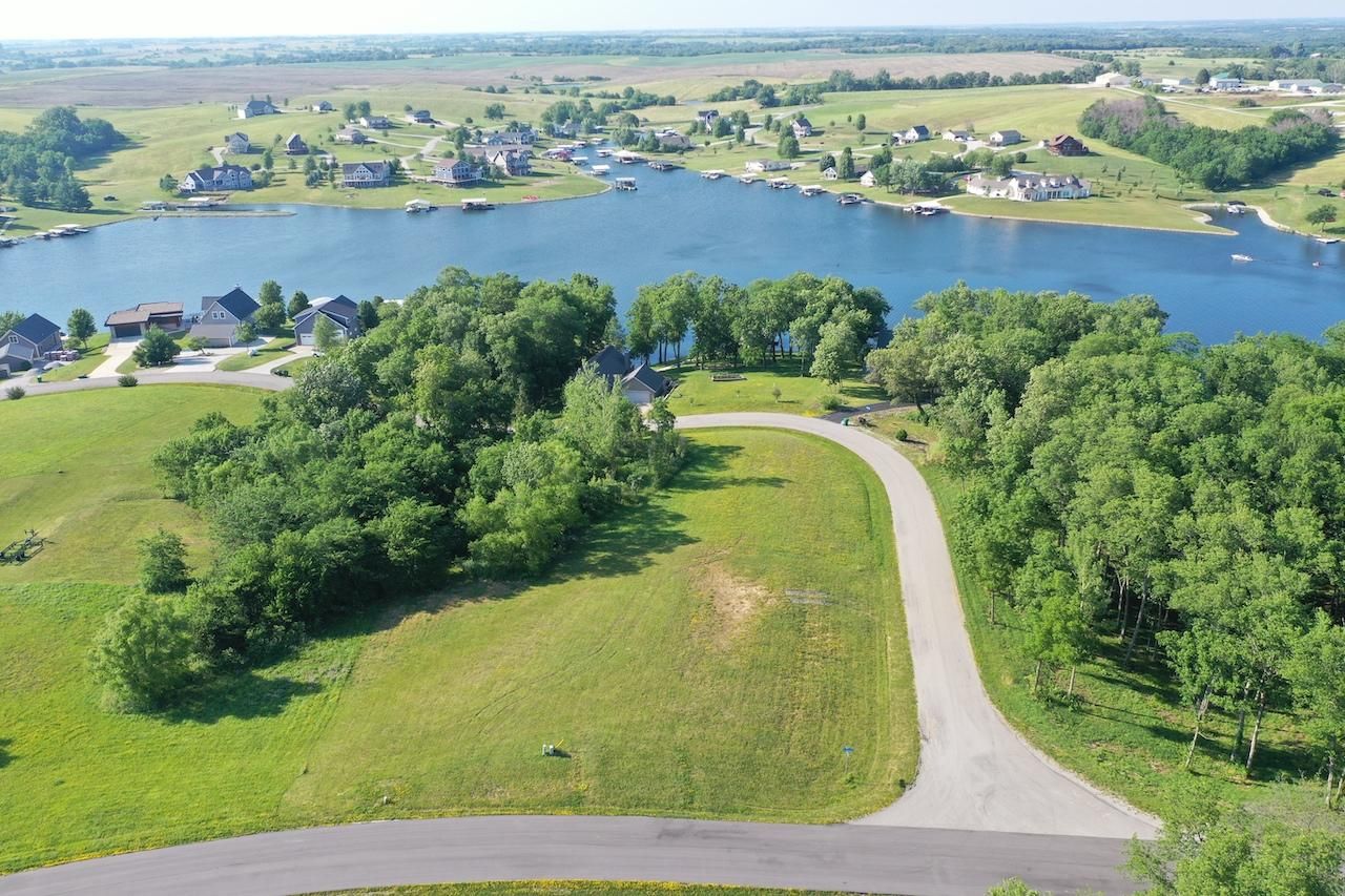 2060 Lake Circle & 2060A Big Bend Rd., Ellston, IA 50074 | Land and Farm