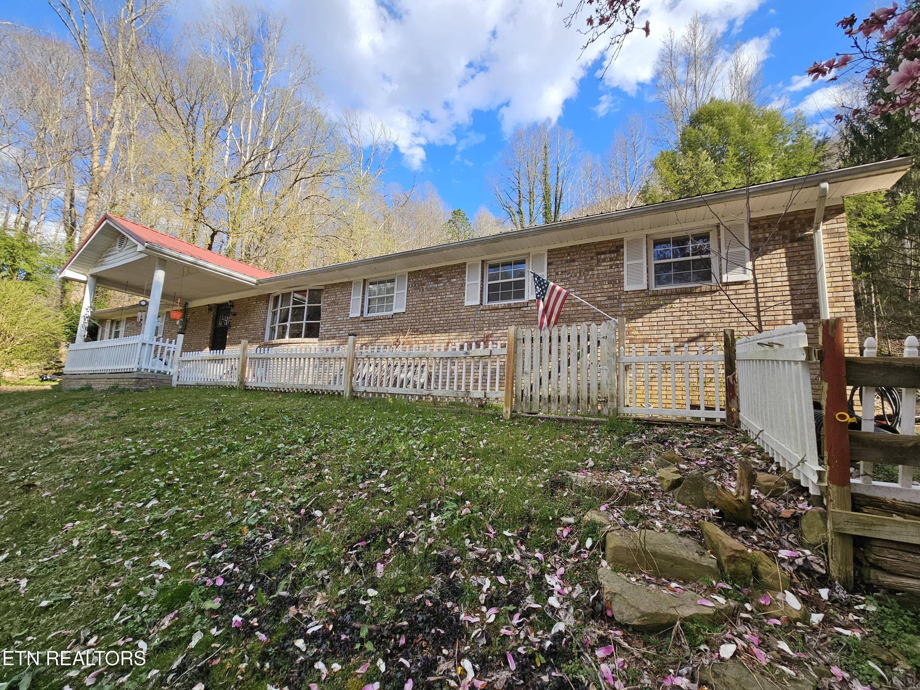 3134 Highway 221, Pineville, KY 40977 | MLS: 1295417 | Land and Farm