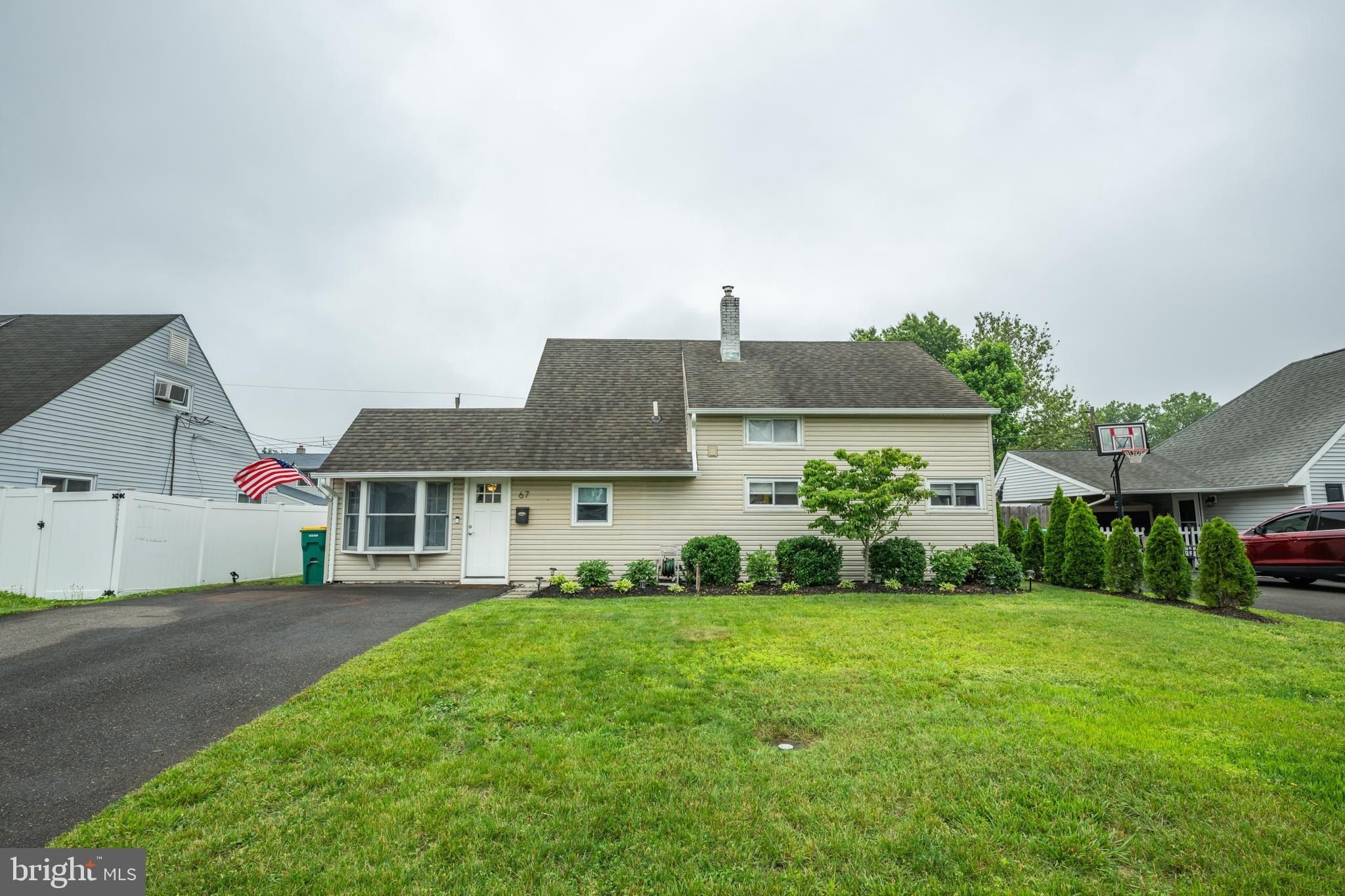 67 NEPTUNE LANE, Levittown, PA 19054 | MLS: PABU2098412 | Land and Farm
