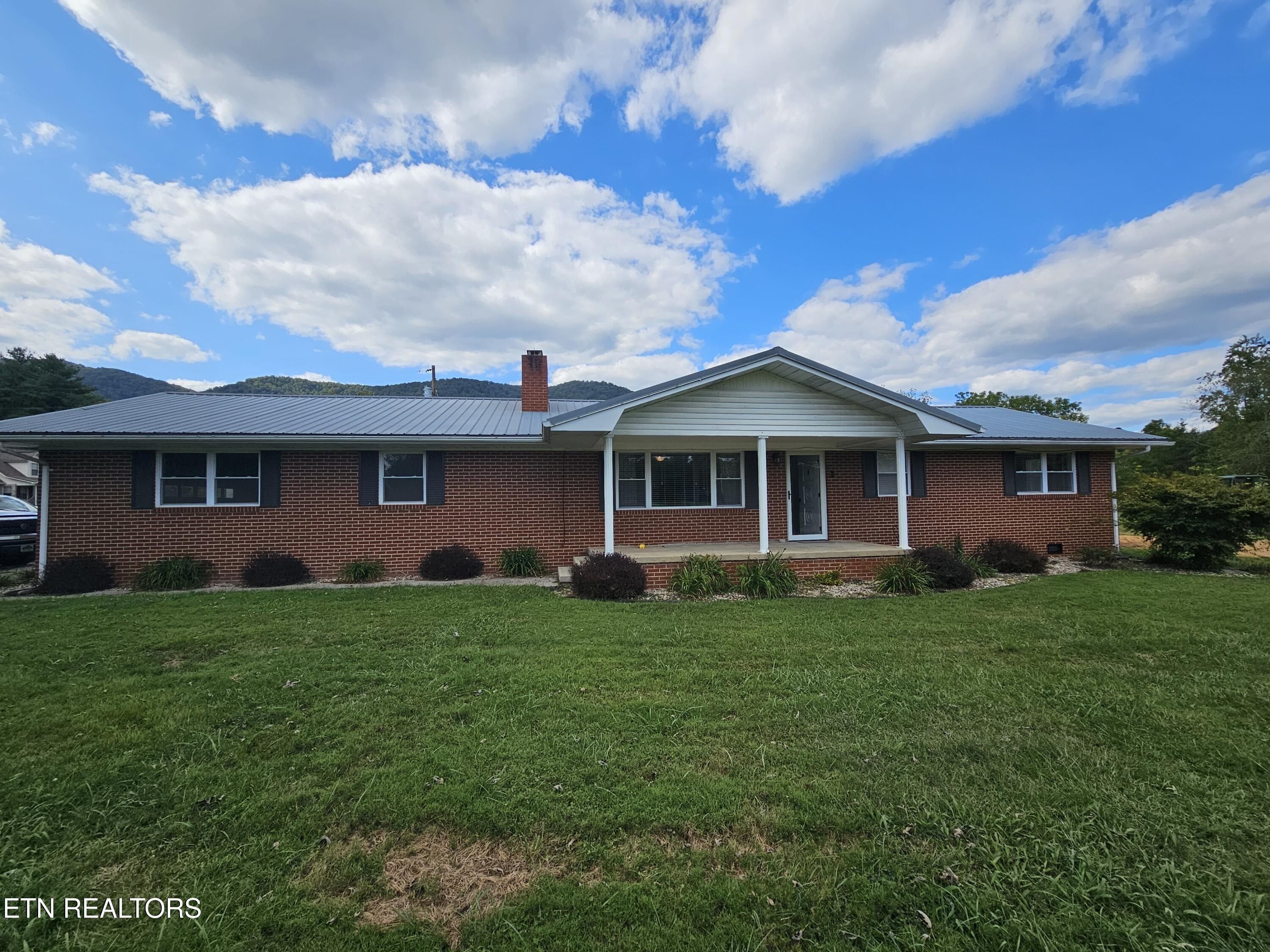 209 Dunn Circle, Speedwell, TN 37870 | MLS: 1314850 | Land and Farm